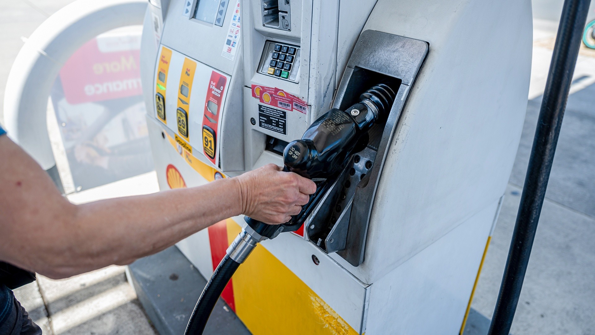 National average for a gallon of regular gas dips by 17 cents