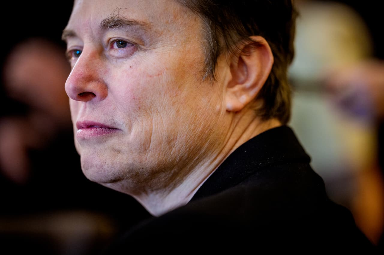 Musk just spoke to SpaceX investors. $3.4 trillion in sales and 5 more ...