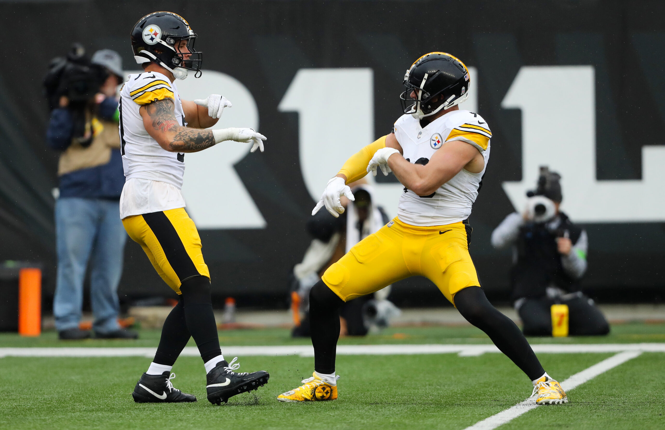 Steelers give $100M to edge rusher with just 11 NFL career starts