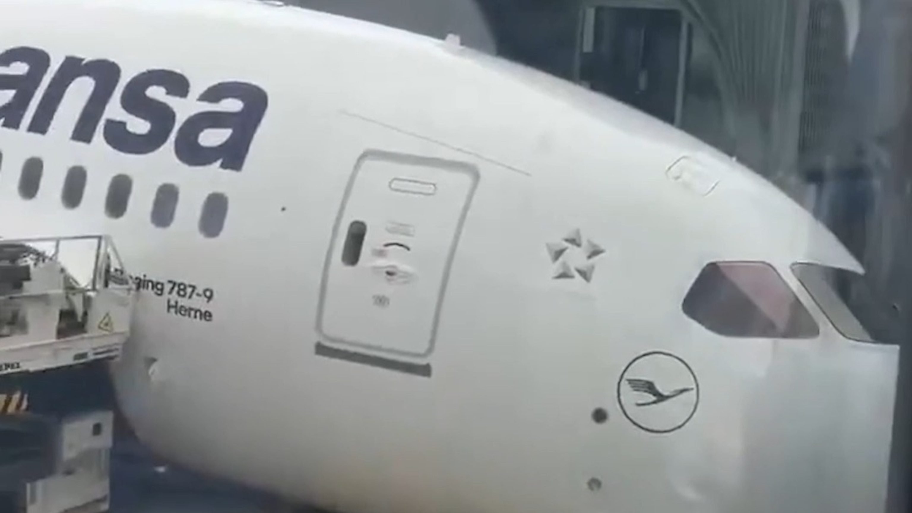 Airport workers injured after 787's nose landing gear collapses in ...