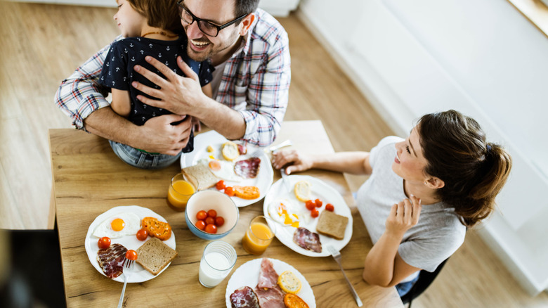 To get 30 grams of protein for breakfast, try eating these foods