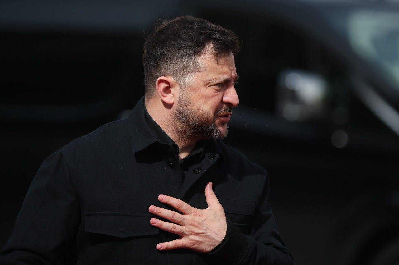 With Ukraine stronger on the battlefield, Zelensky offers to meet Putin