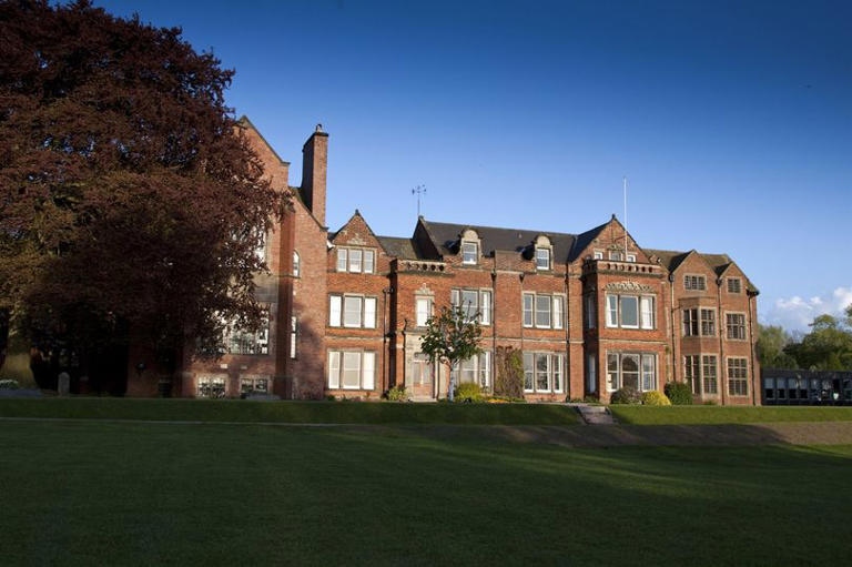 Historic school to close for good as pupils given just two weeks' notice
