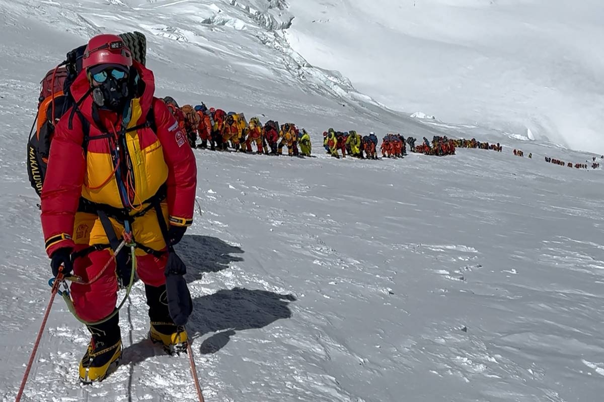 Family of 'miracle' Everest survivor demands probe of rescue efforts