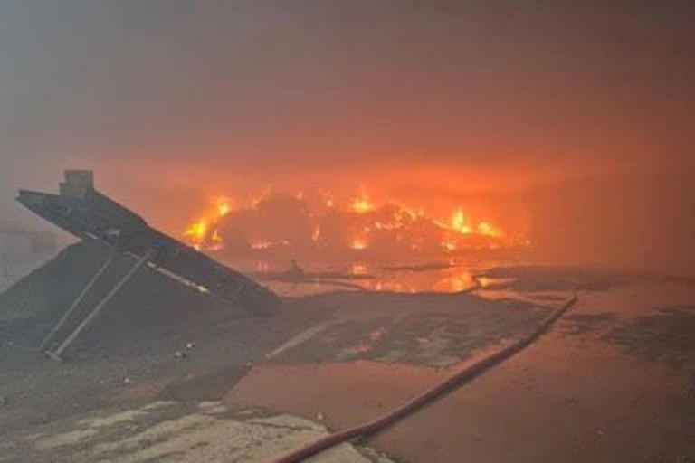 Huge fire breaks out at Welsh recycling plant