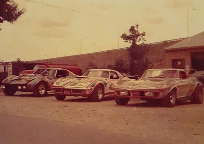 20 vintage muscle cars in their natural habitat for all the gearheads