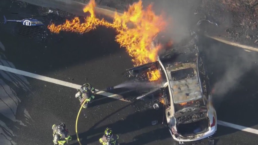 Car fire breaks out near George Washington Bridge