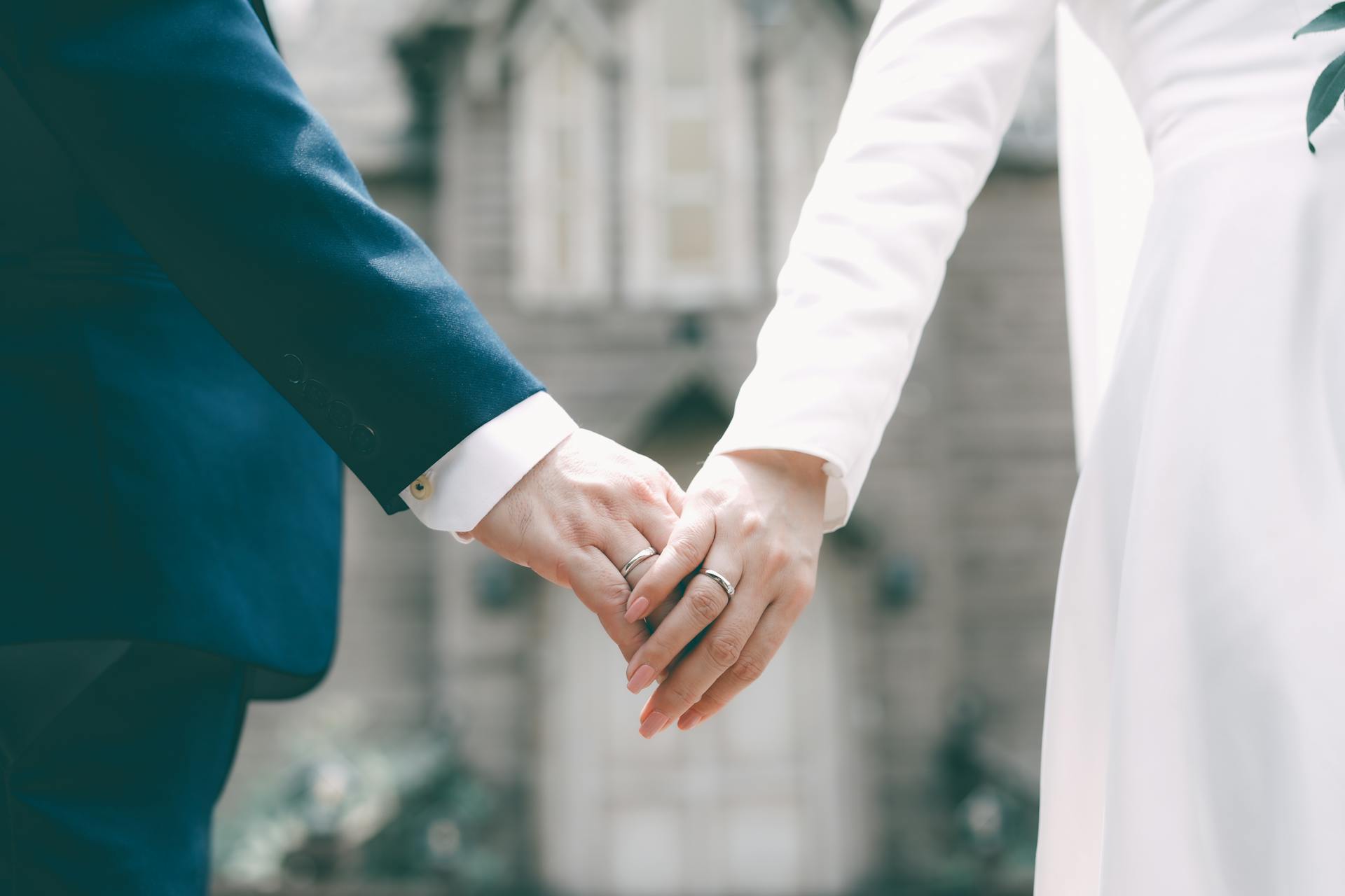 My groom smashed my face into the wedding cake — what my brother did ...