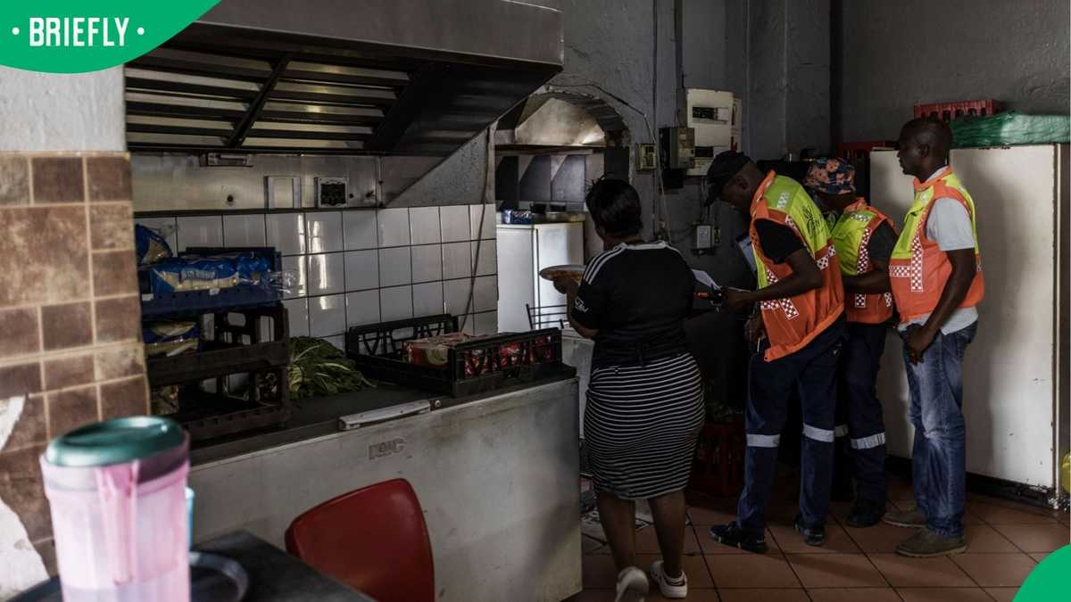 Rotten food found in Tshwane restaurant fridge leaves Mzansi fuming in ...