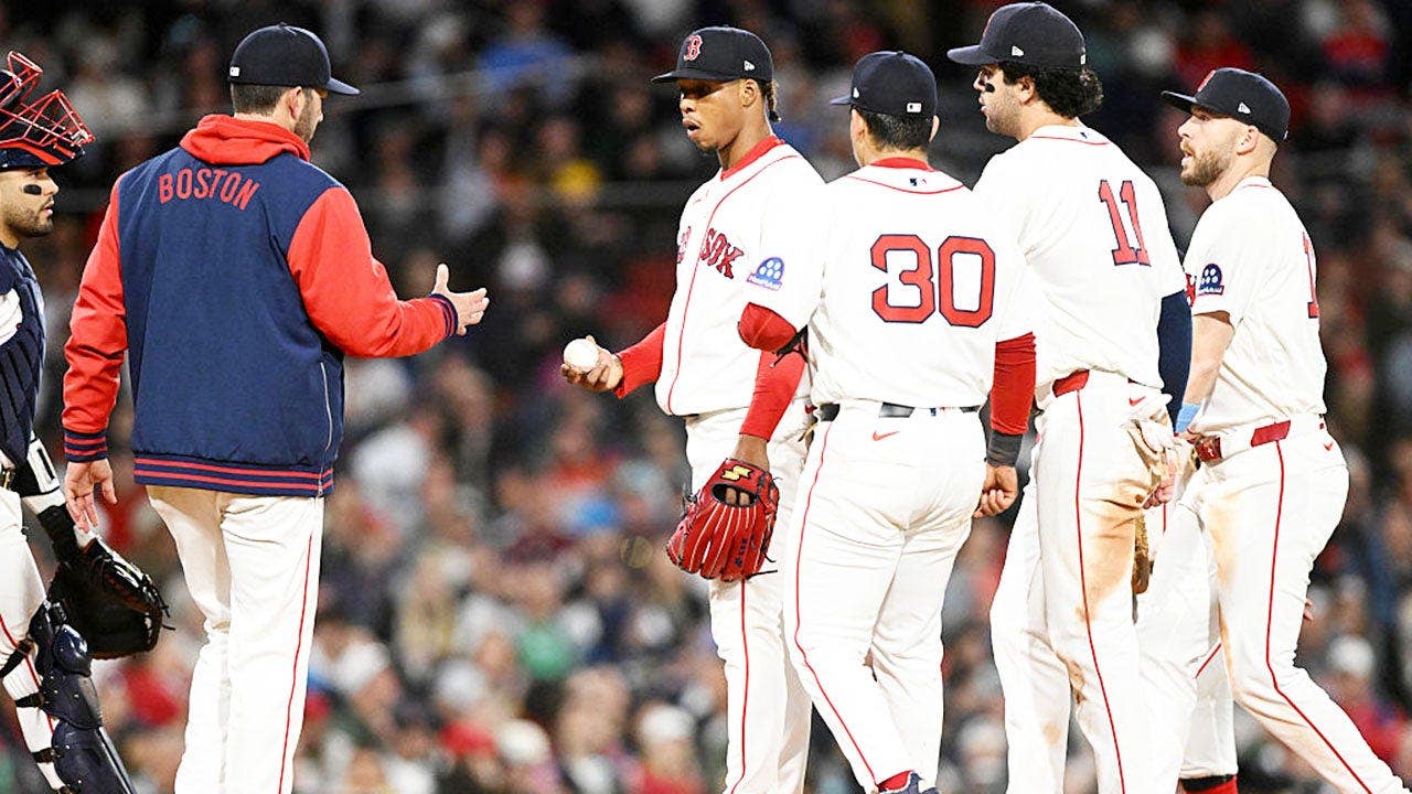 Red Sox pitcher gets rocked, throws incredible tantrum, gets dealt ...
