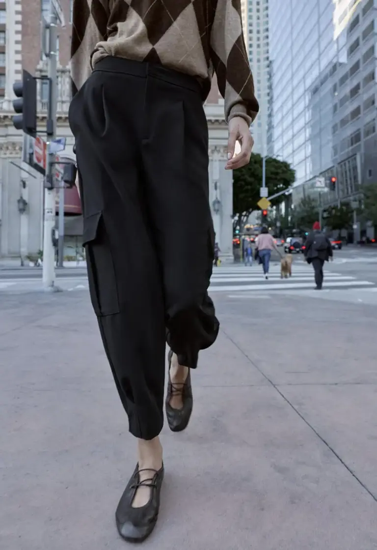 Tamara Falcó está agotando en Zara estos pantalones cargo que no dan ...