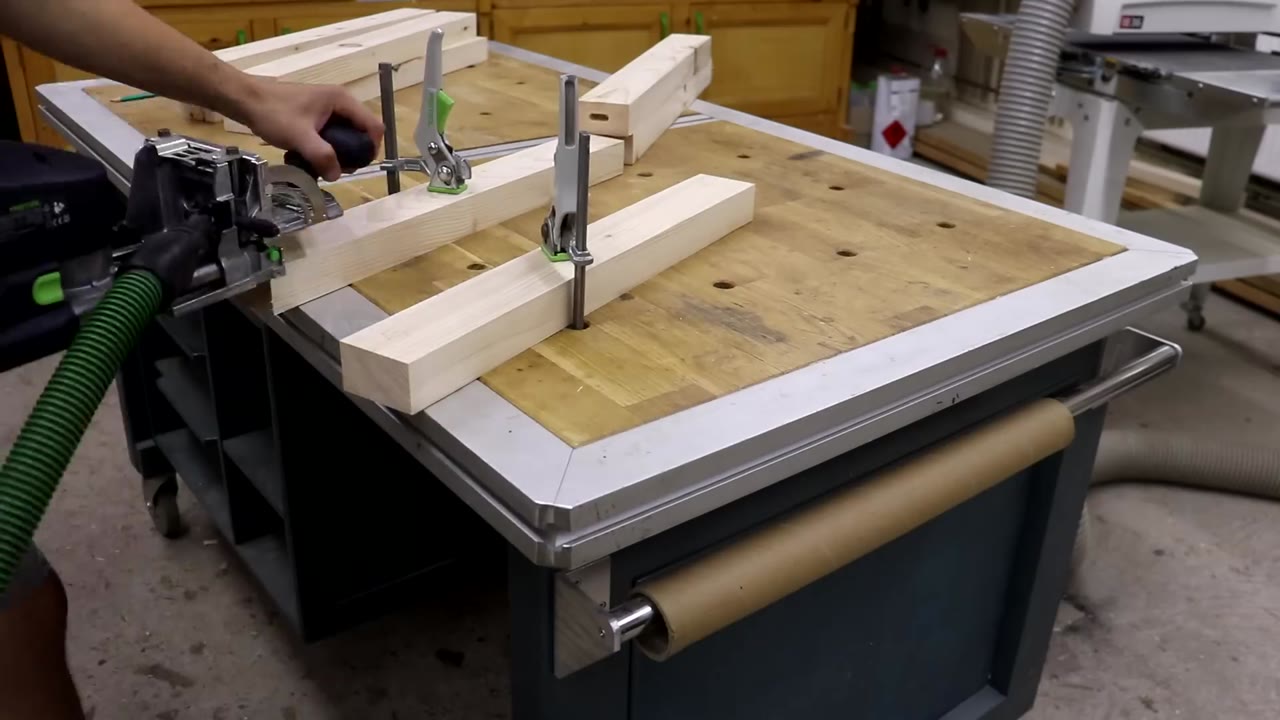 This might be the dream workbench every workshop needs