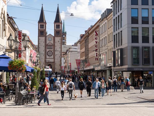 Hunderte Jugendliche auf Influencer-Suche: Tumulte in bayerischer ...