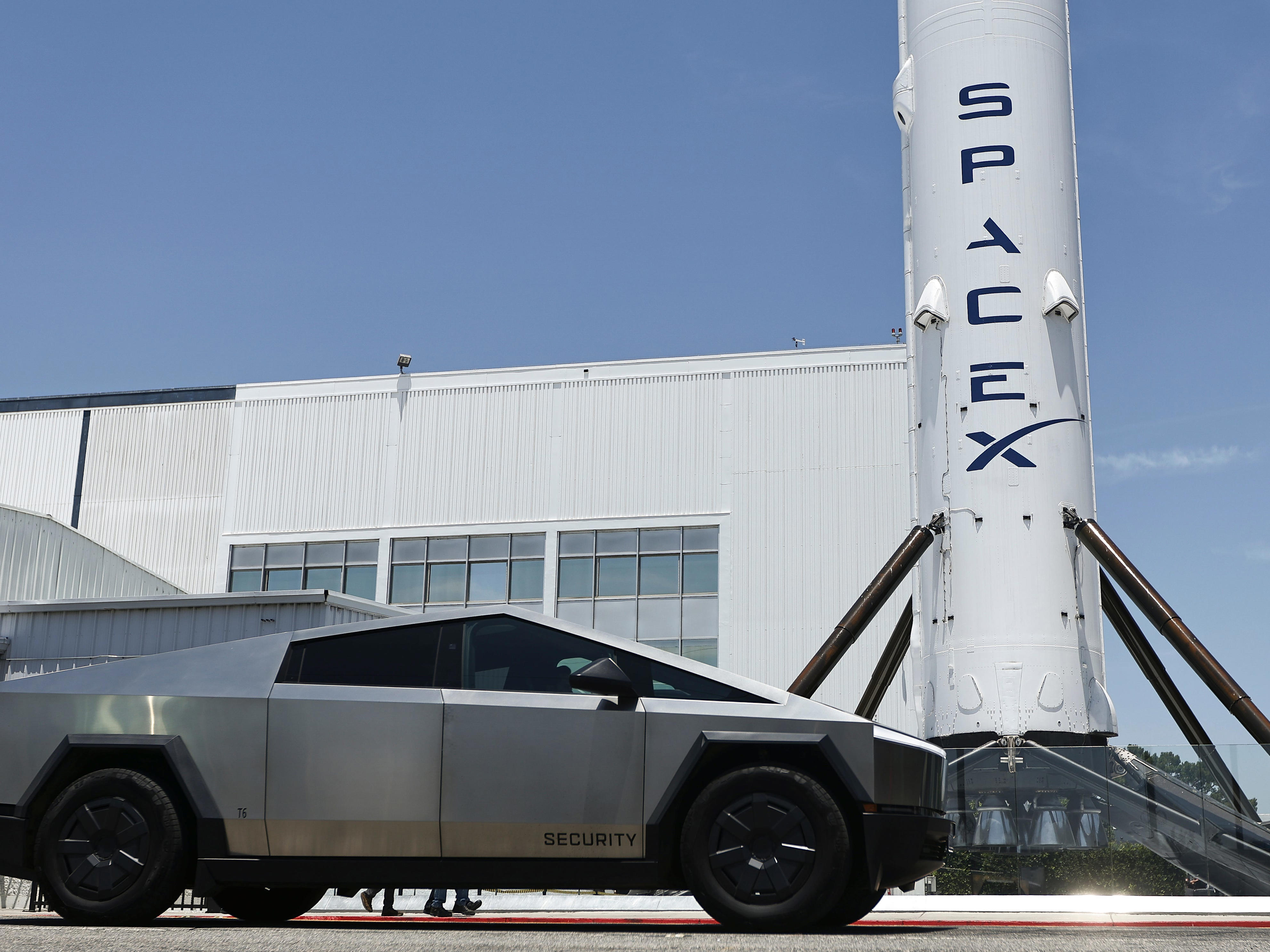 JPMorgan CEO Jamie Dimon rolled out the red carpet for Elon Musk ahead ...