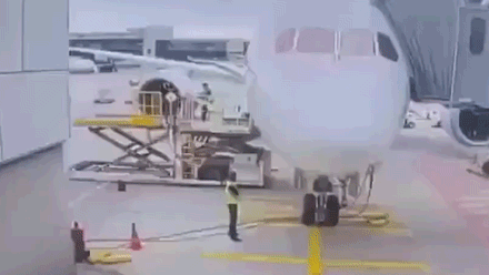 Aeroplane’s front wheels collapse moments before take-off with cabin ...