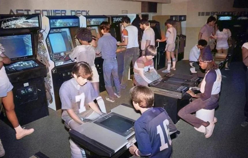 15 things you could only see in an '80s mall
