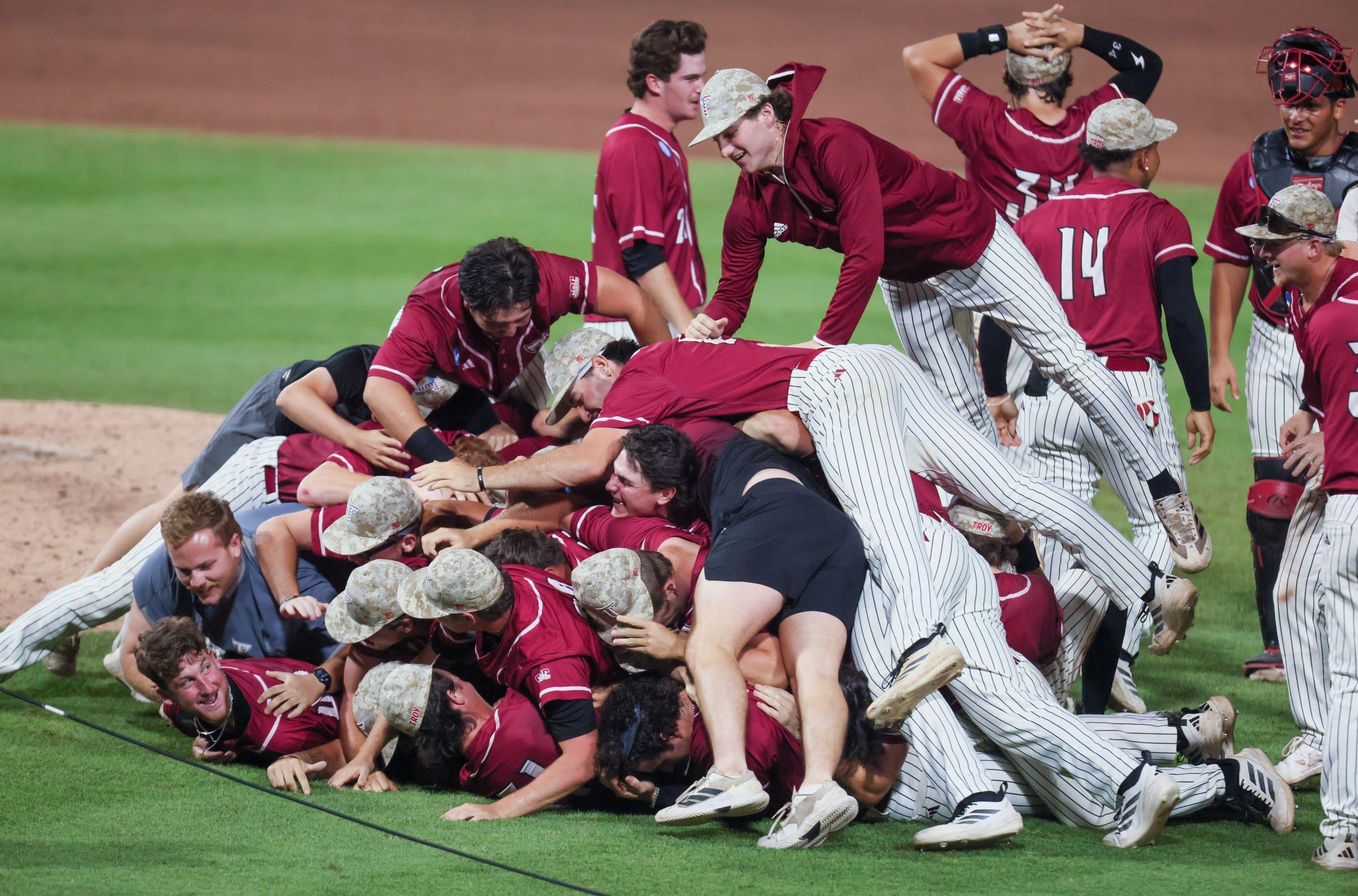 NCAA baseball tournament 2026: Schedule, scores and more for super ...