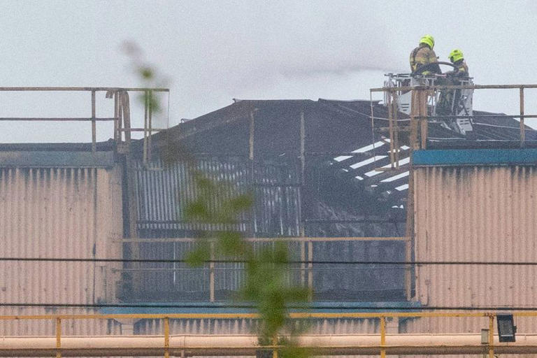 Huge fire breaks out at Welsh recycling plant