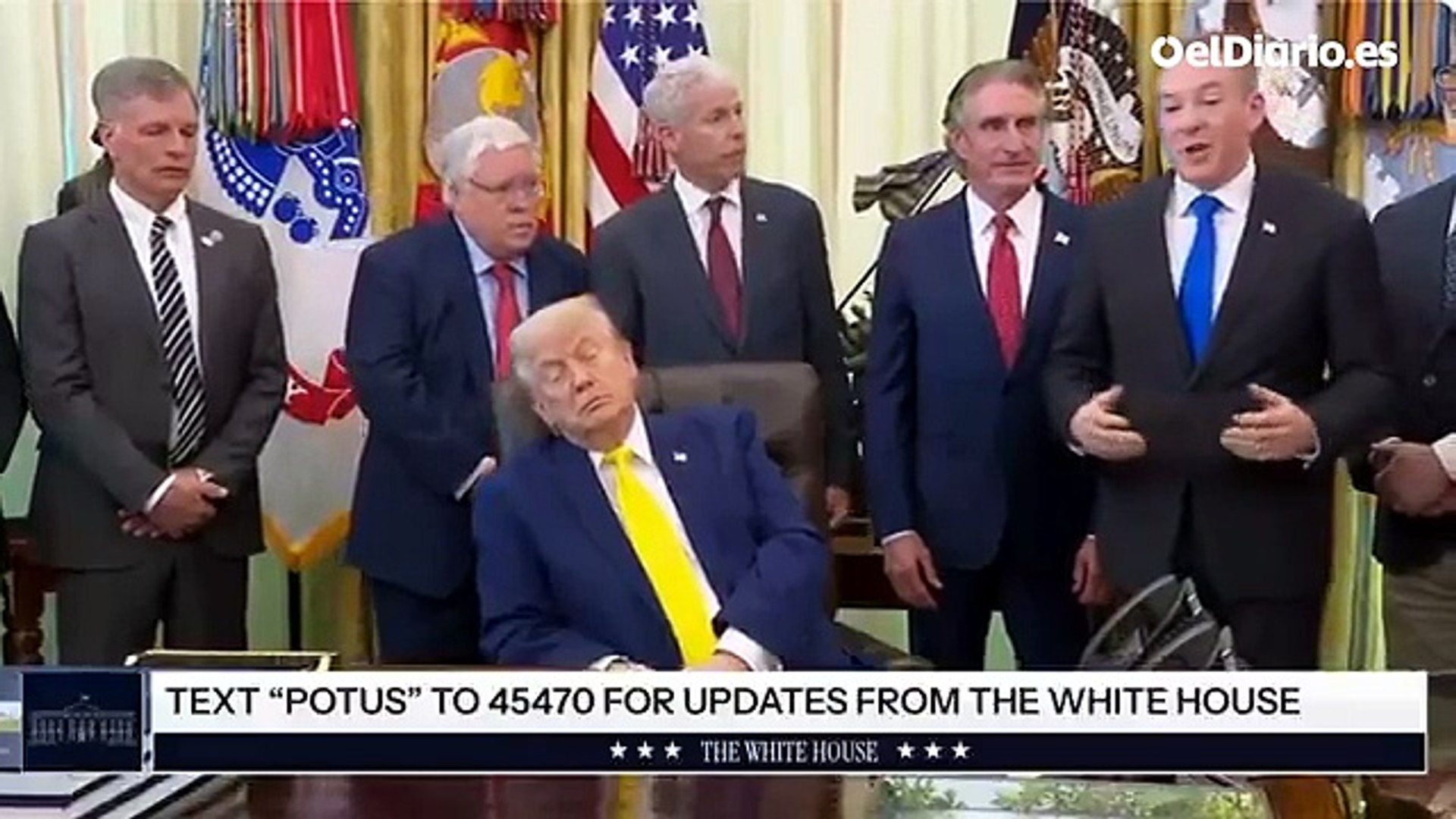 Trump se queda durmiendo en la Casa Blanca