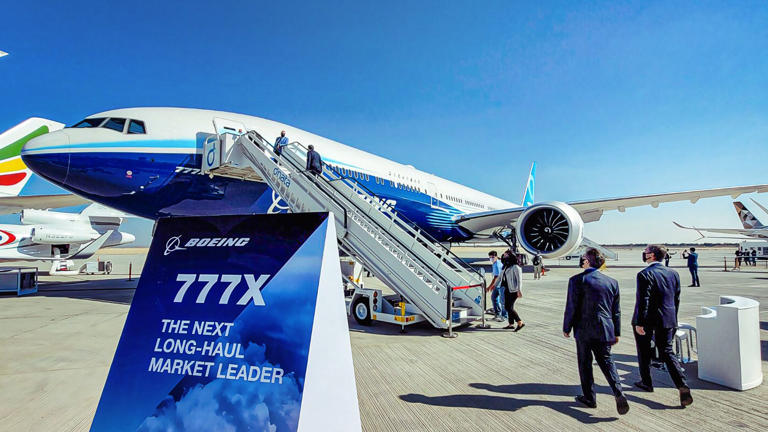 How much money do Boeing 777X test pilots earn in 2026?