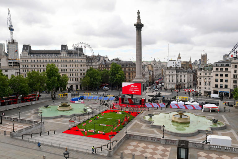 Giant tennis court opens in Trafalgar Square