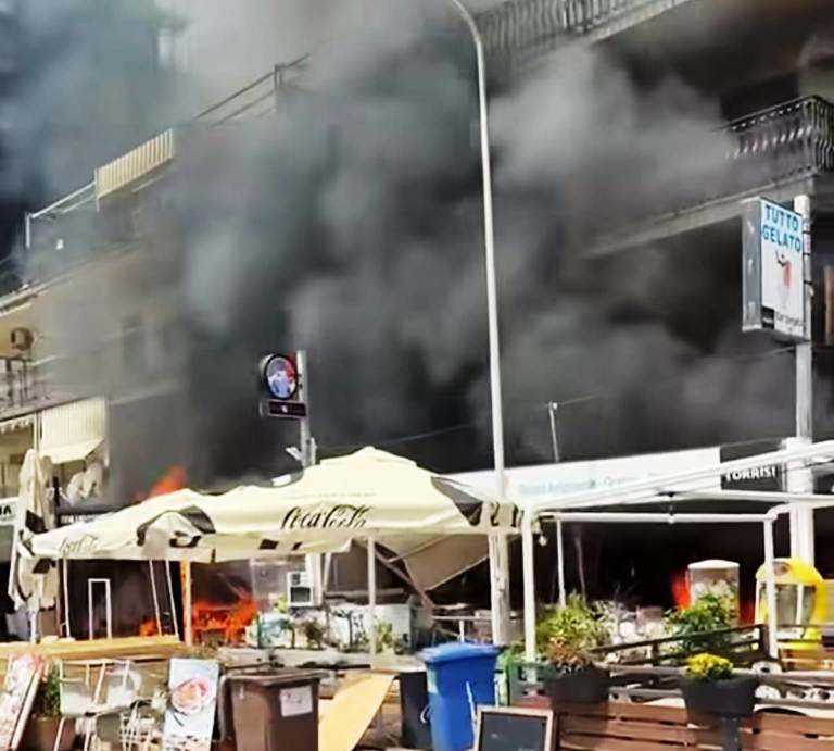 Paura a Giardini Naxos, esplode bombola in un ristorante