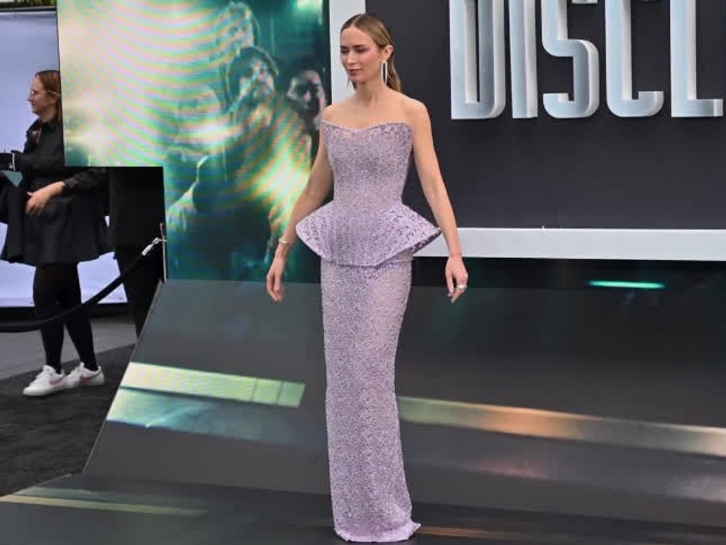 Emily Blunt wows the crowd at the premiere of "Disclosure Day"