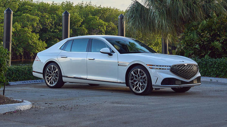 2025 Genesis G90