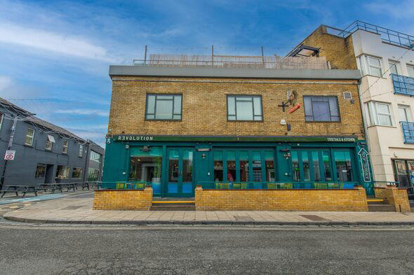 UK bar giant confirms fresh closure after crashing into administration ...