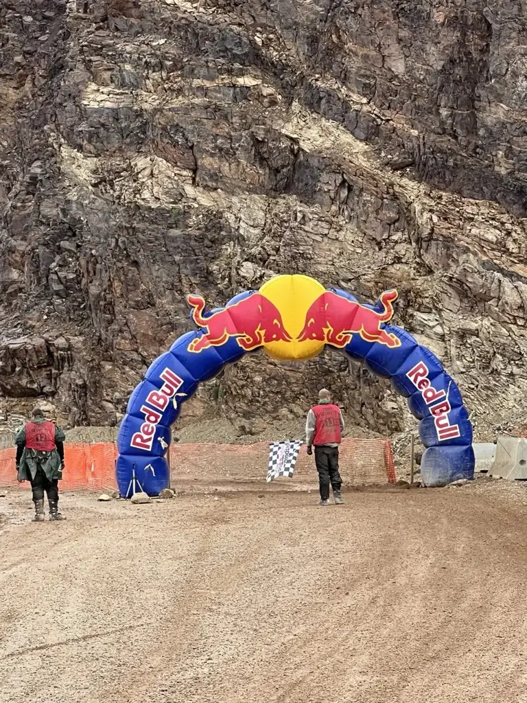 Erzbergrodeo startet spektakulär und mit Schock-Moment vor der Ziellinie