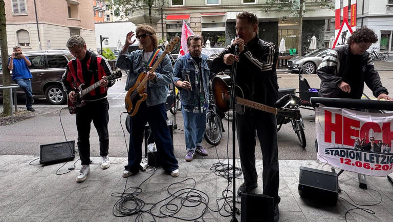 Direkt vor Blick-Redaktion: Hecht gibt spontanes Live-Konzert