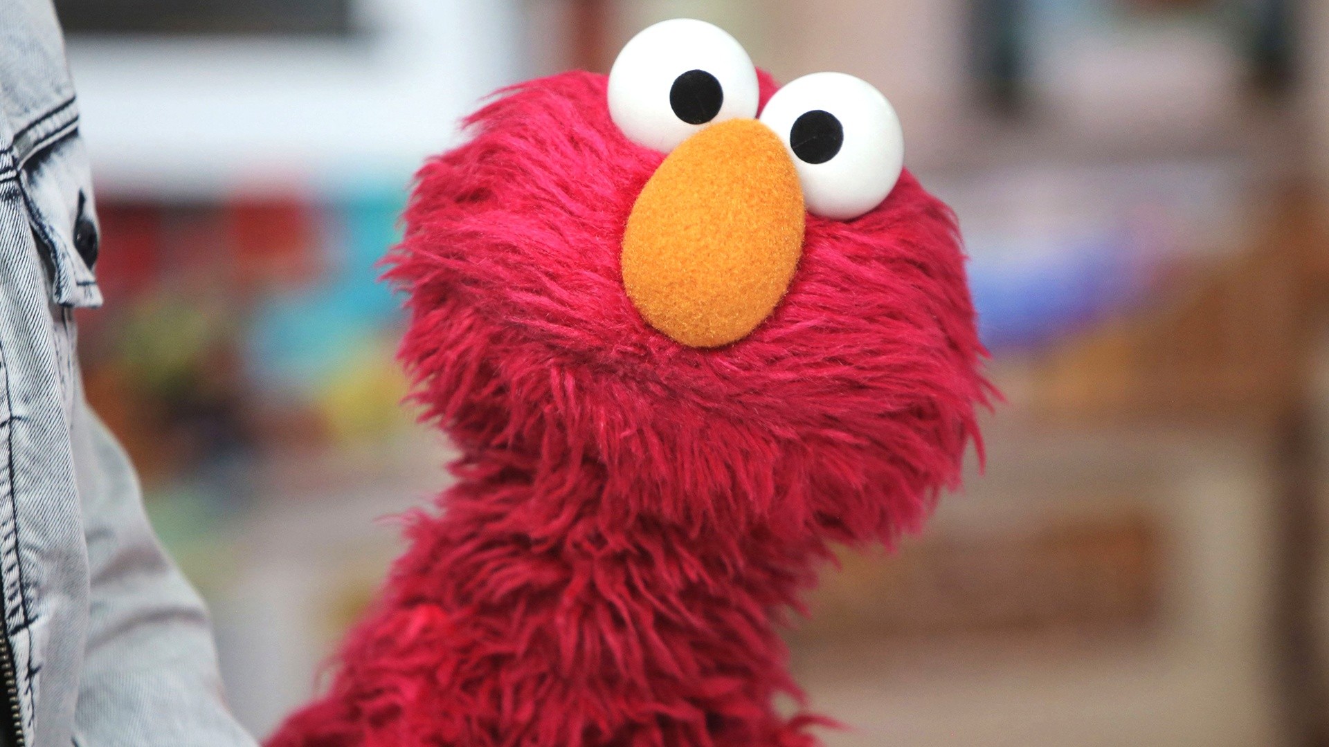Elmo faces backlash after supporting both Knicks and Spurs