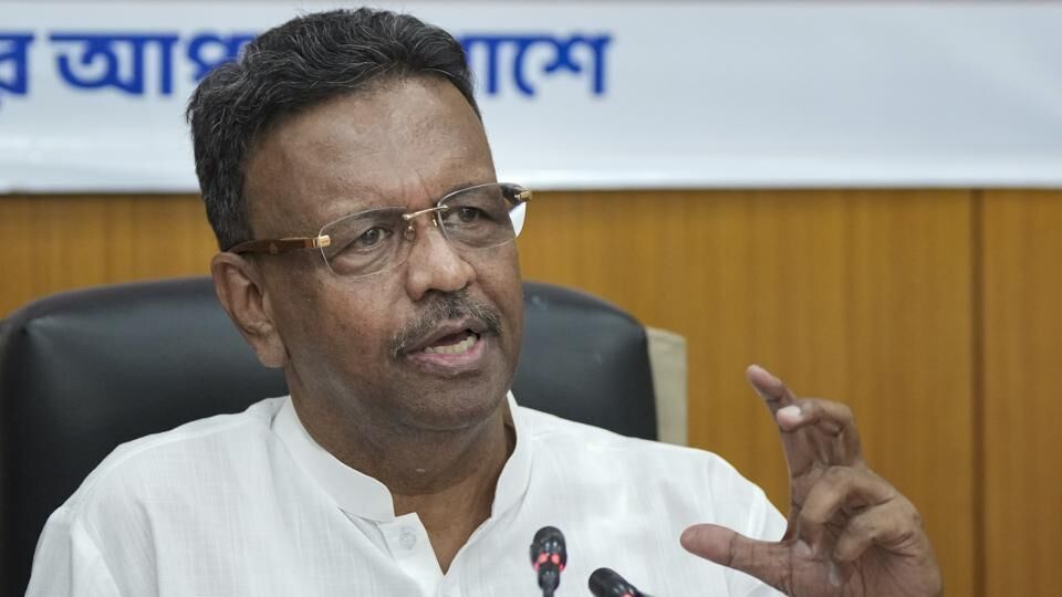 Kolkata Mayor Firhad Hakim resigns after seeking Mamata Banerjee's ...