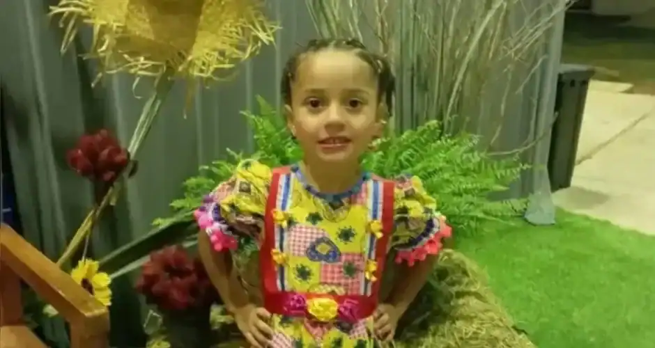 Atenção: menina de 6 anos sofre ataque do irmão de 12 anos e comove a web