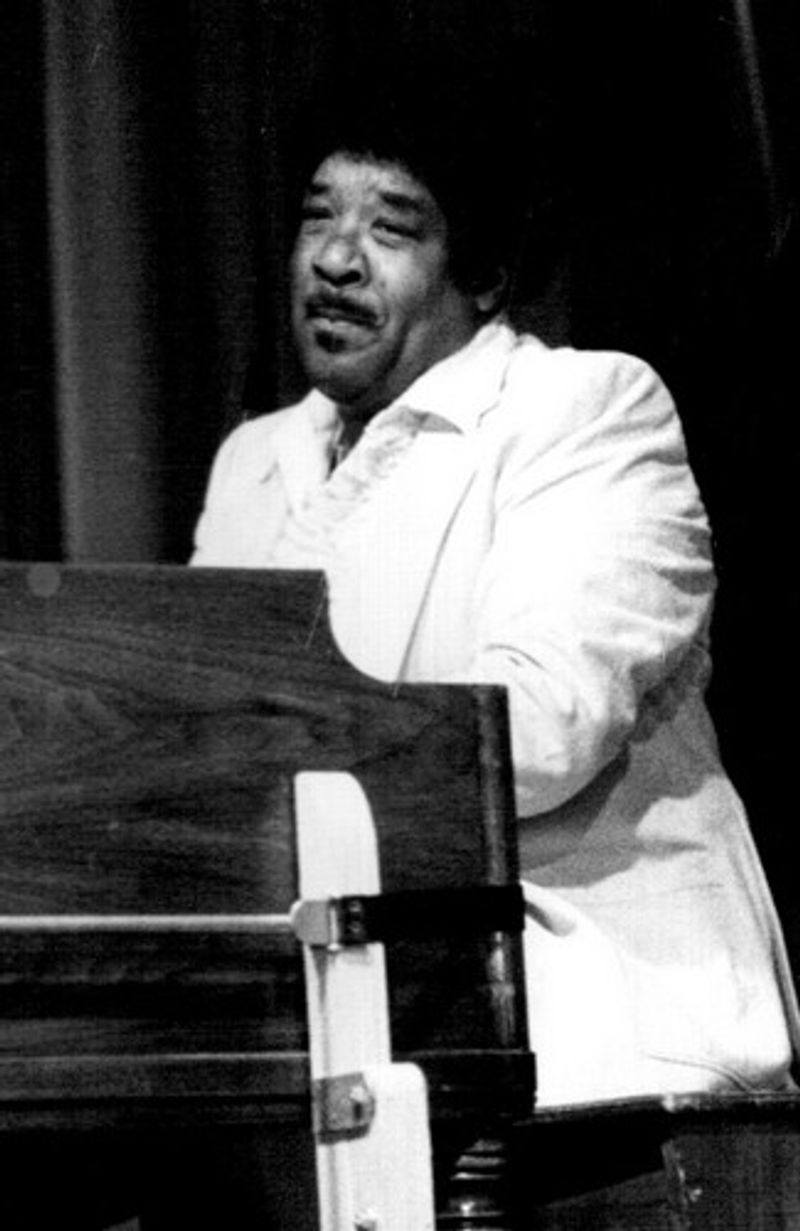 13 R&B songs that ruled jukeboxes in 1956