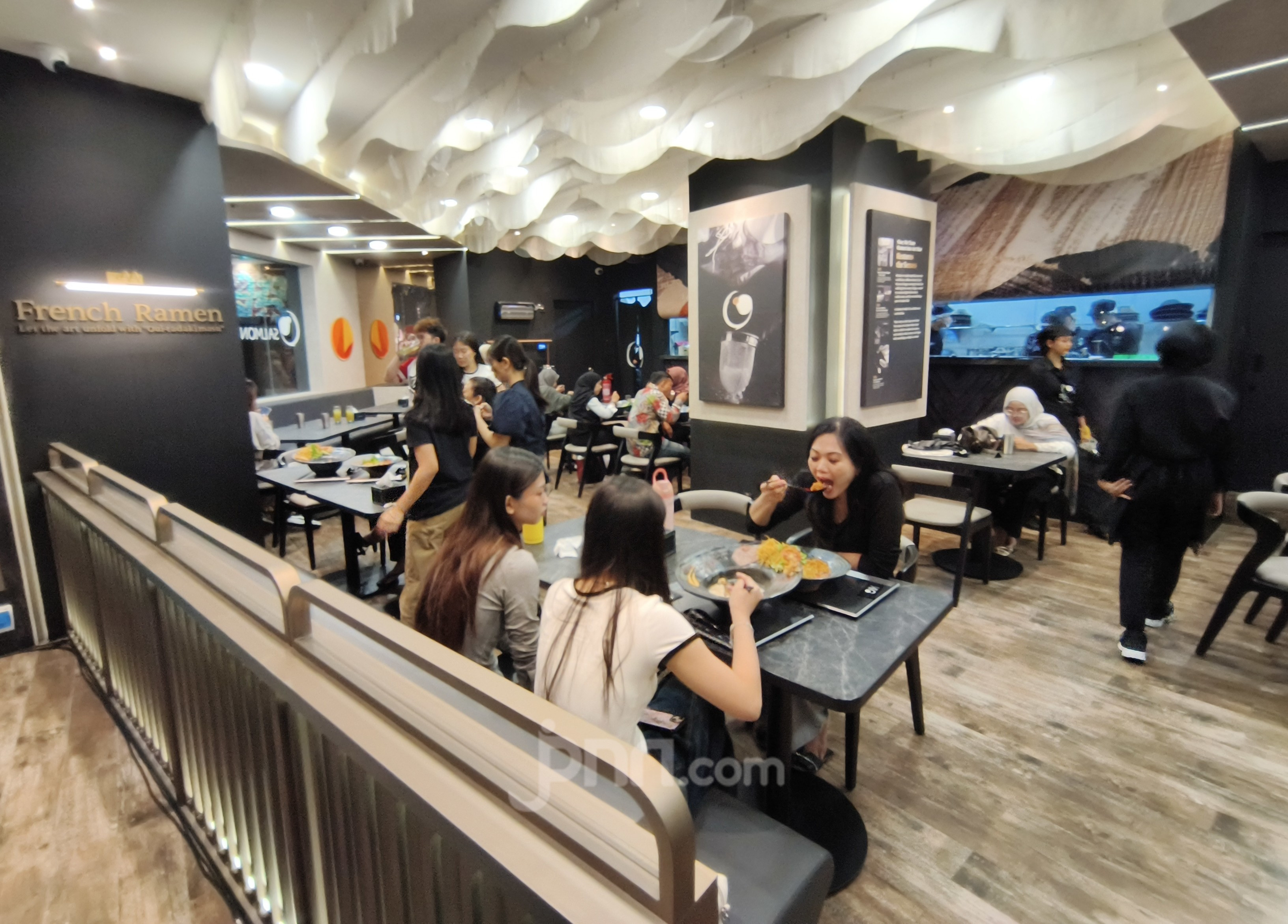 Hadir di Surabaya, Salmon Noodle 3.0 halal label hadirkan French ramen ...