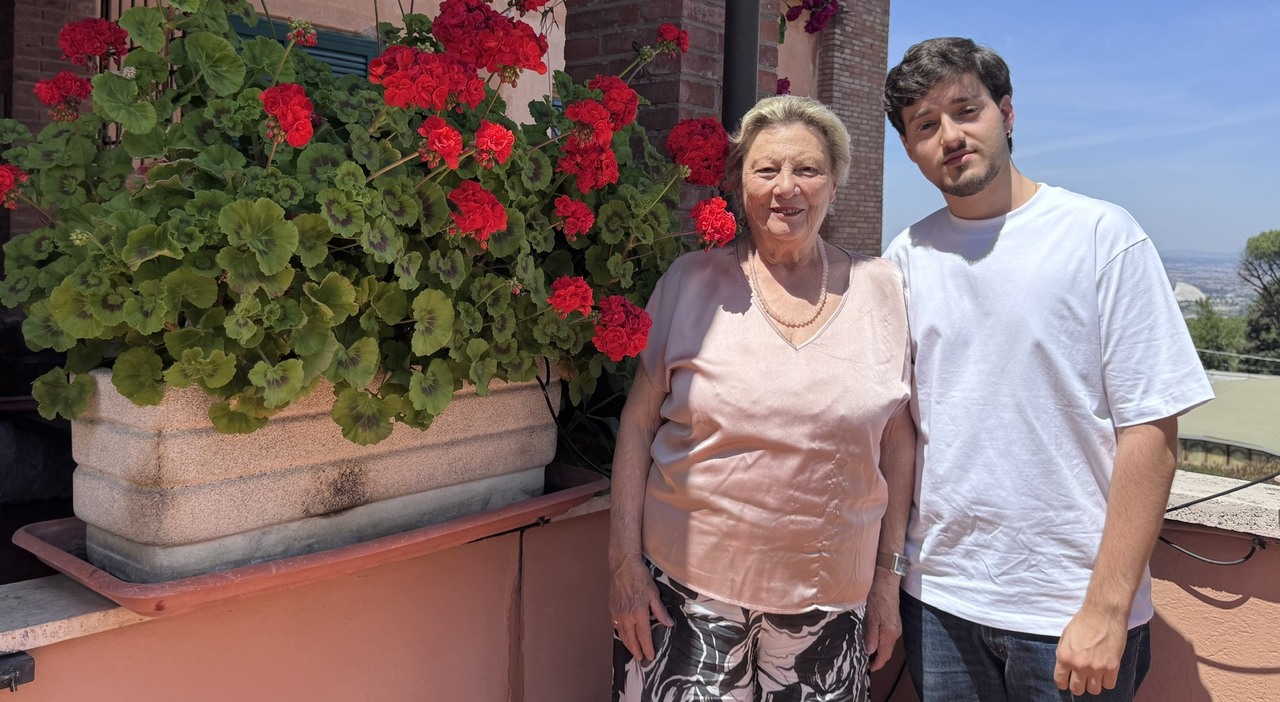 La signora Iris e Pasquale, coinquilini con 60 anni di differenza: «Lei ...