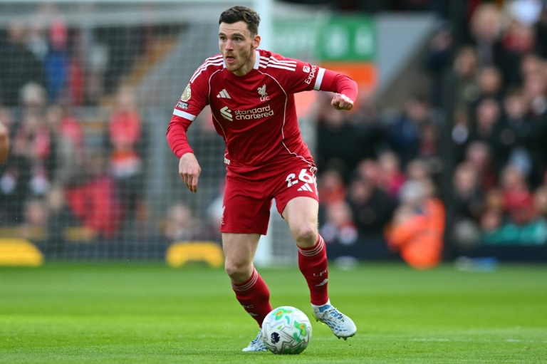 Spurs sign former Liverpool defender Robertson