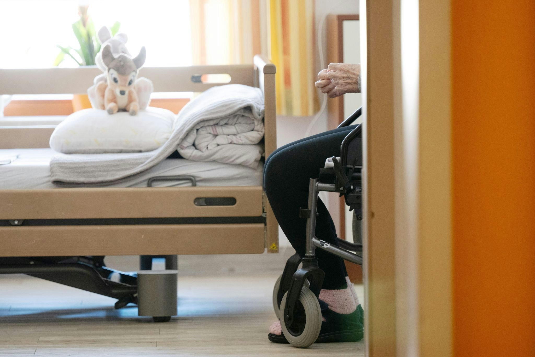 Teure Pflege, weniger Rente: Scharfe Kritik an Warkens Plänen zur neuen ...