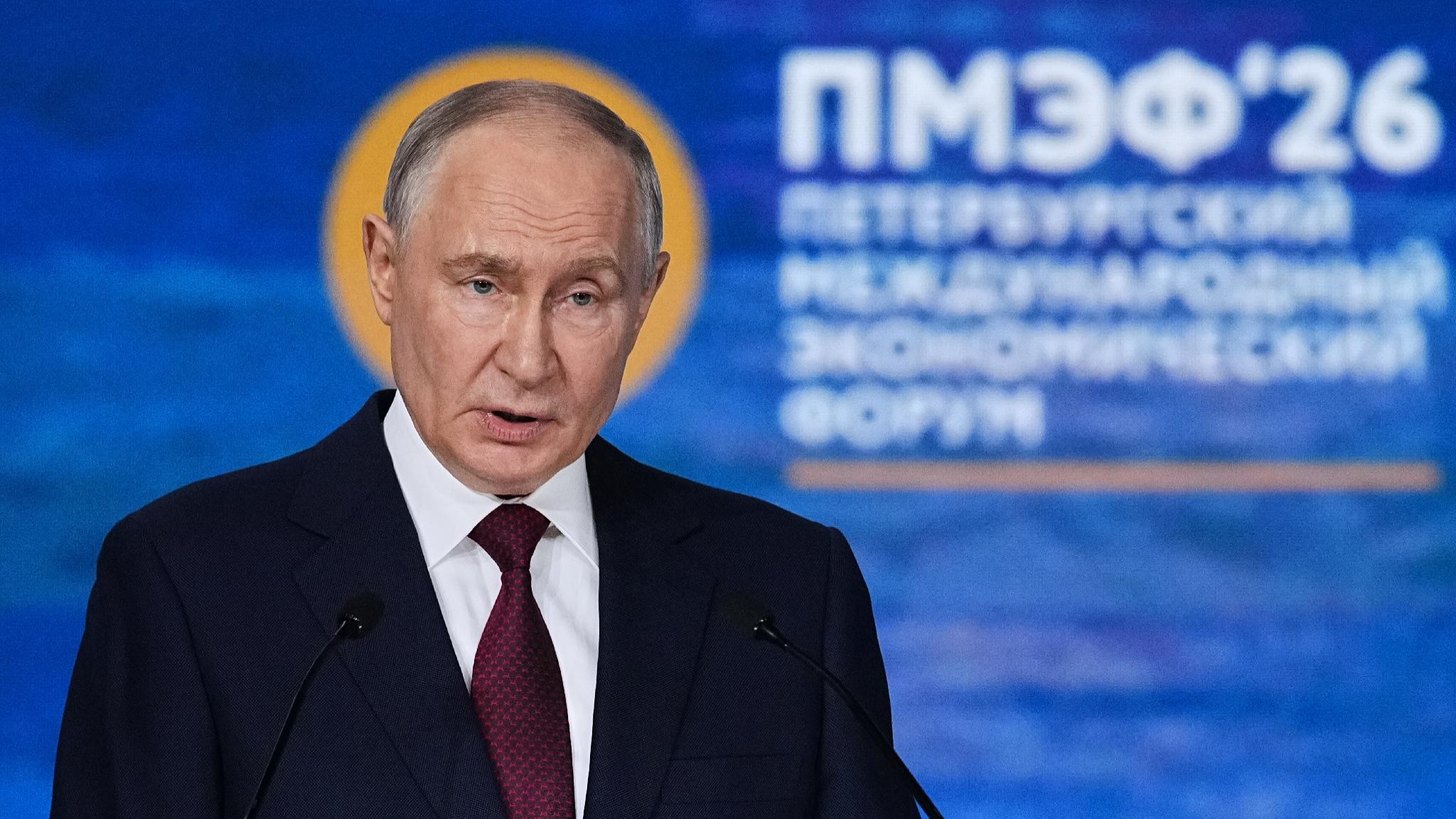 Zelensky a Putin: "Incontriamoci e finiamo la guerra". Putin lo gela e ...