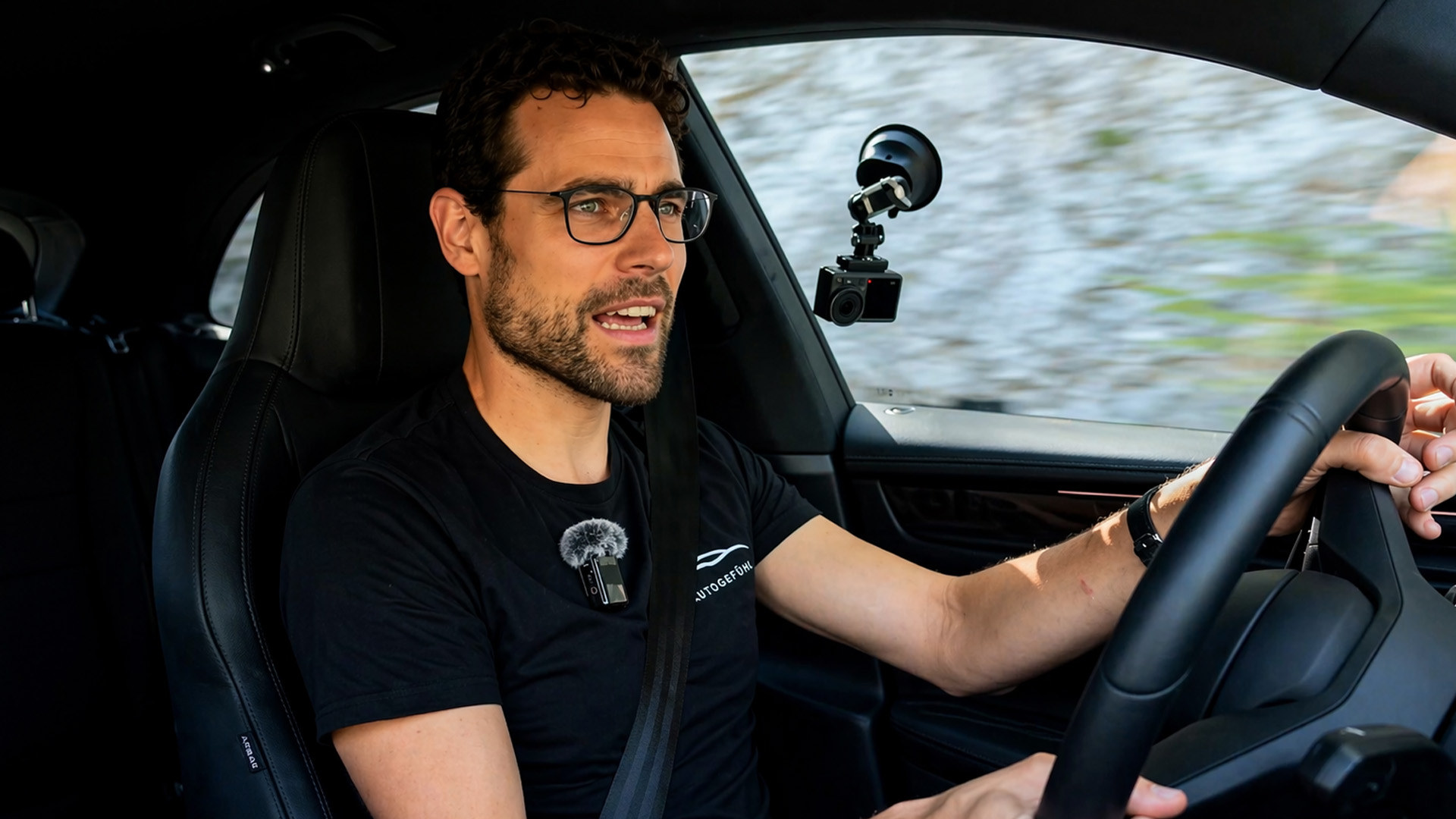 Testing the driving character of the Porsche Macan Turbo in different ...