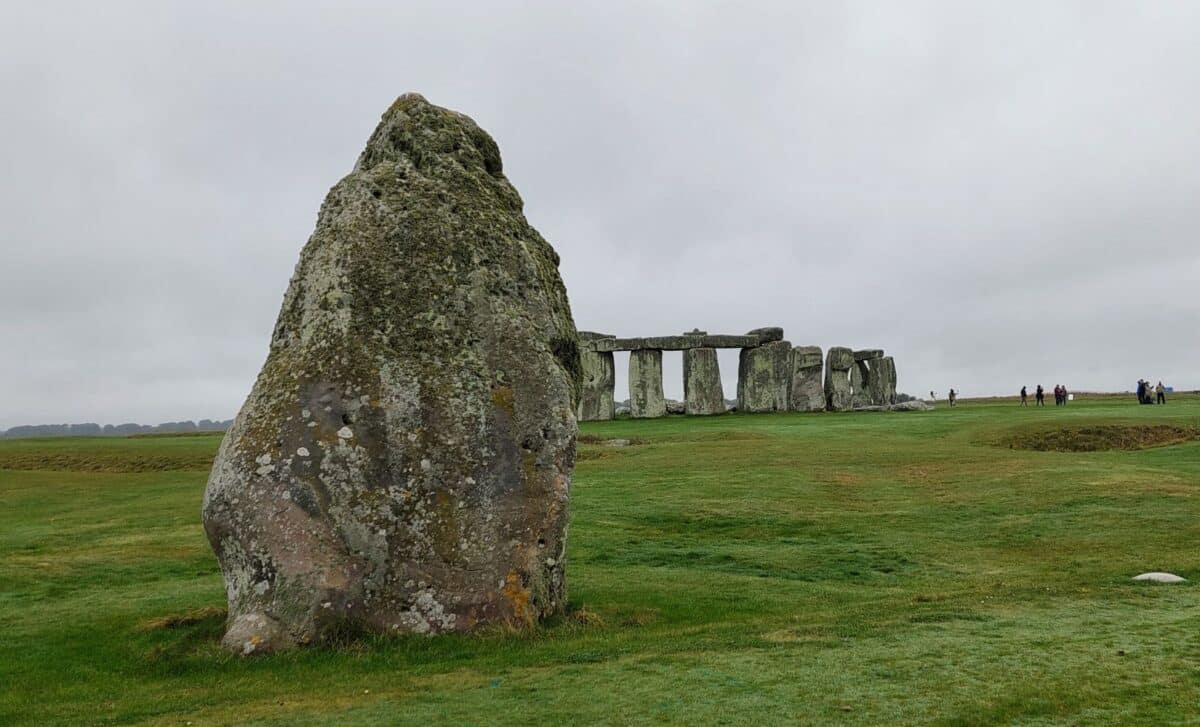 Scientists confirm Stonehenge’s 6-ton altar stone was carefully chosen ...