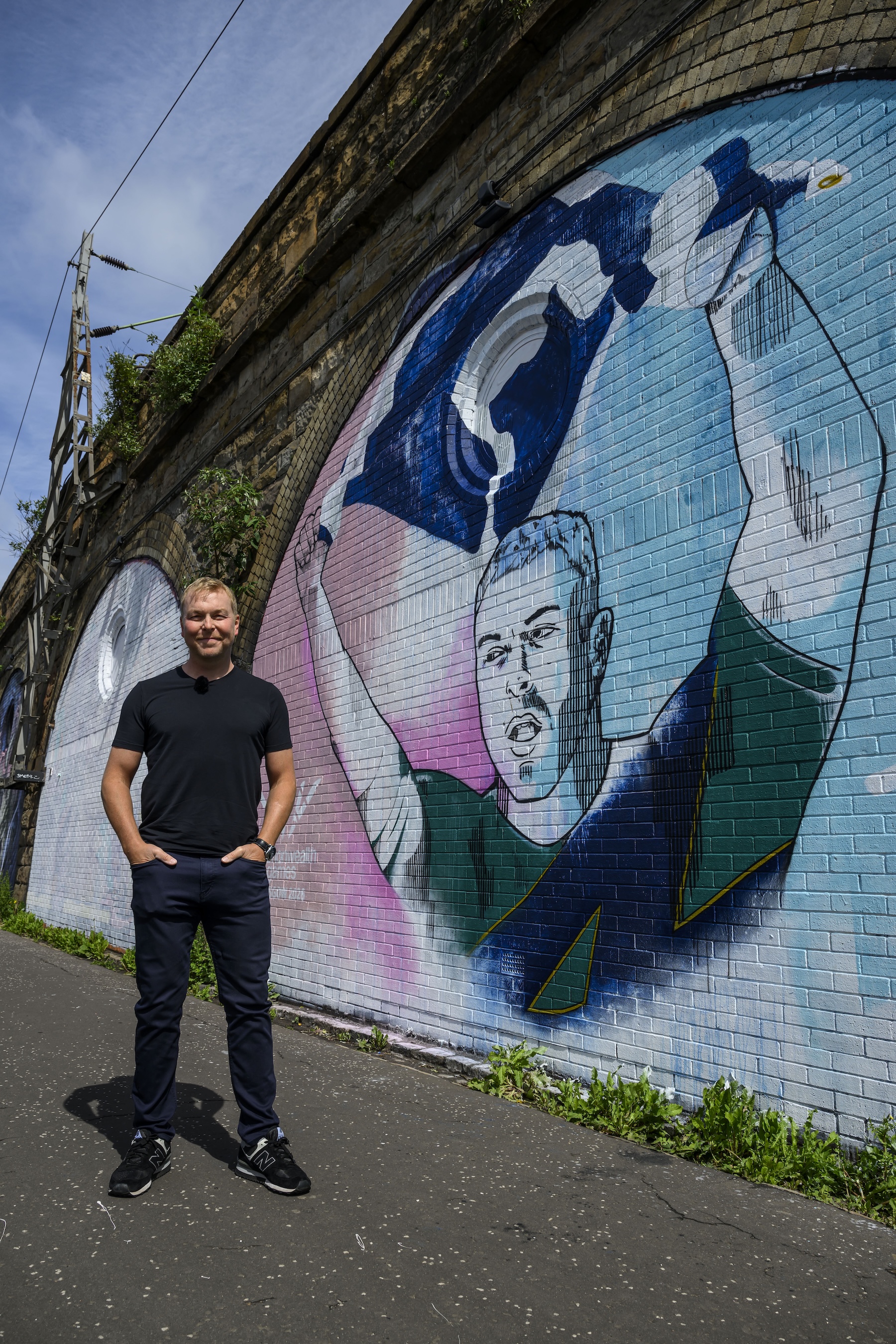 Sir Chris Hoy unveils 'surprise' mural and charity link for ...