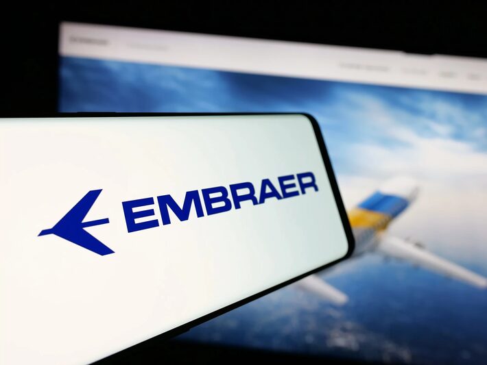 Embraer (EMBJ3) sobe forte após Azorra pedir novas 15 aeronaves E195-E2