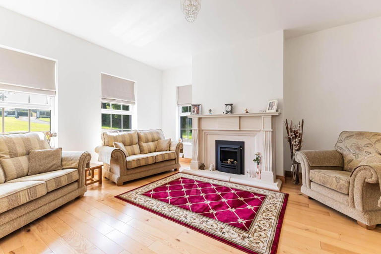 Have a look around this amazing 7-bedroom family home with two spacious ...