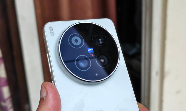 The Vivo X300 Ultra is making all camera phones look bad, and here’s why