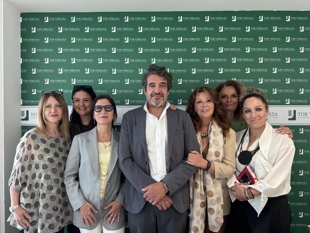La signora Iris e Pasquale, coinquilini con 60 anni di differenza: «Lei ...