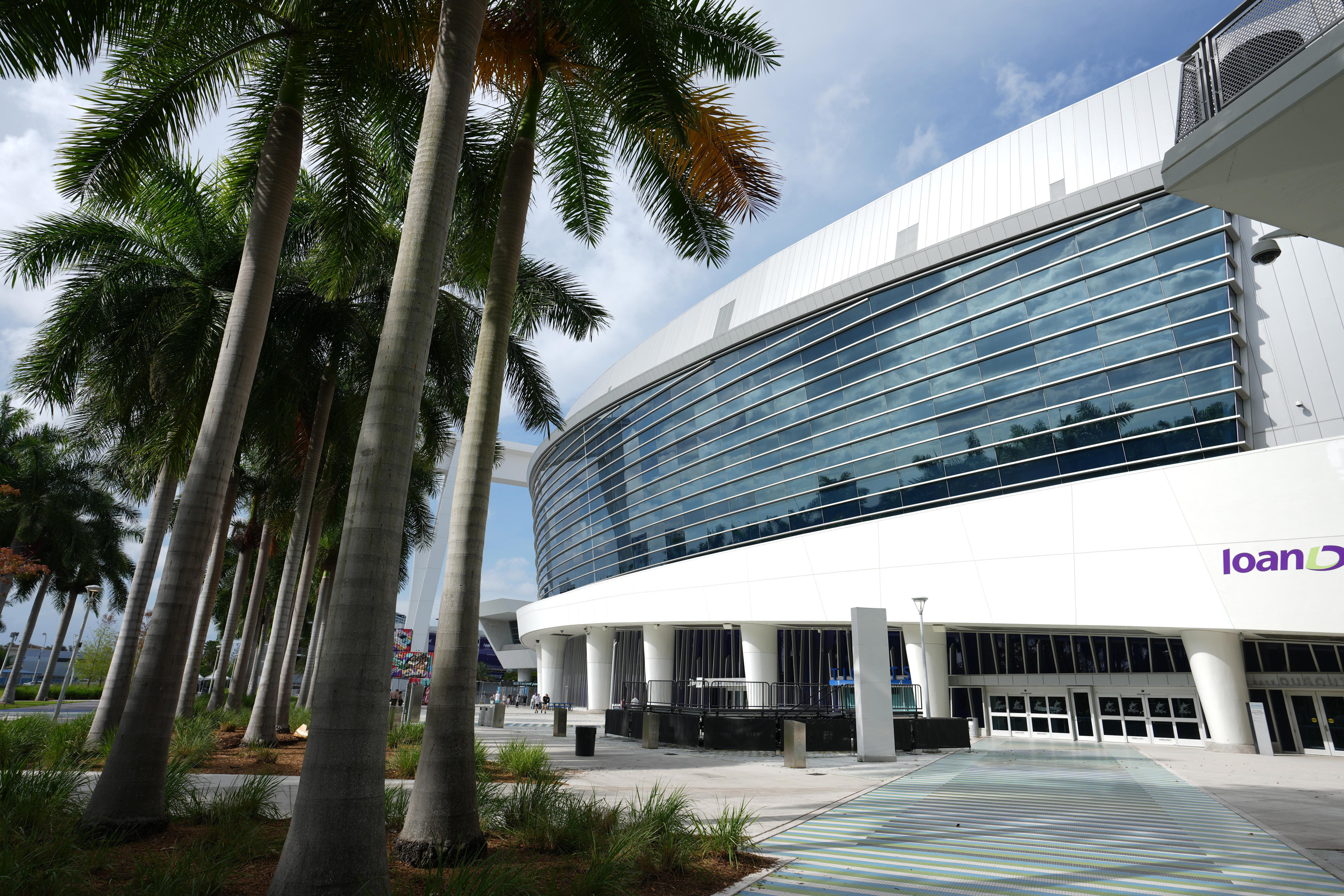 Will baseball stadiums change the game for college basketball?