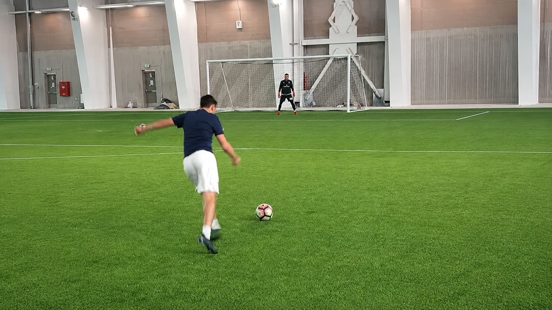 The keeper never expected this knuckleball movement