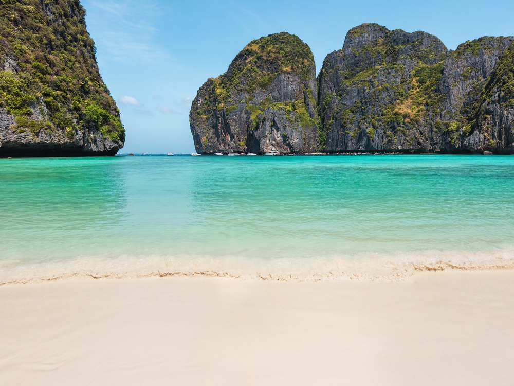 17 famous beaches around the world travelers say can be overrated